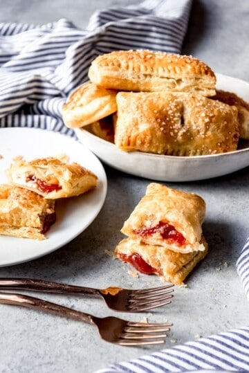 Guava Cream Cheese Cuban Pastries (Pastelitos de Guayaba y Queso ...