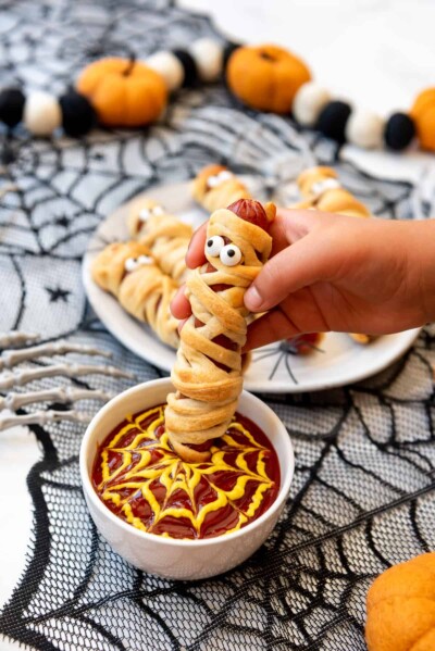 Easy Halloween Mummy Dogs - House of Nash Eats