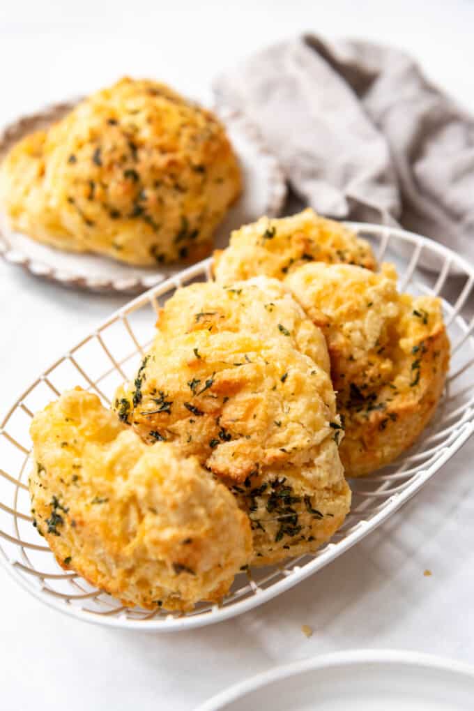 Easy Cheddar Bay Biscuits (Red Lobster Copycat) - House of Nash Eats