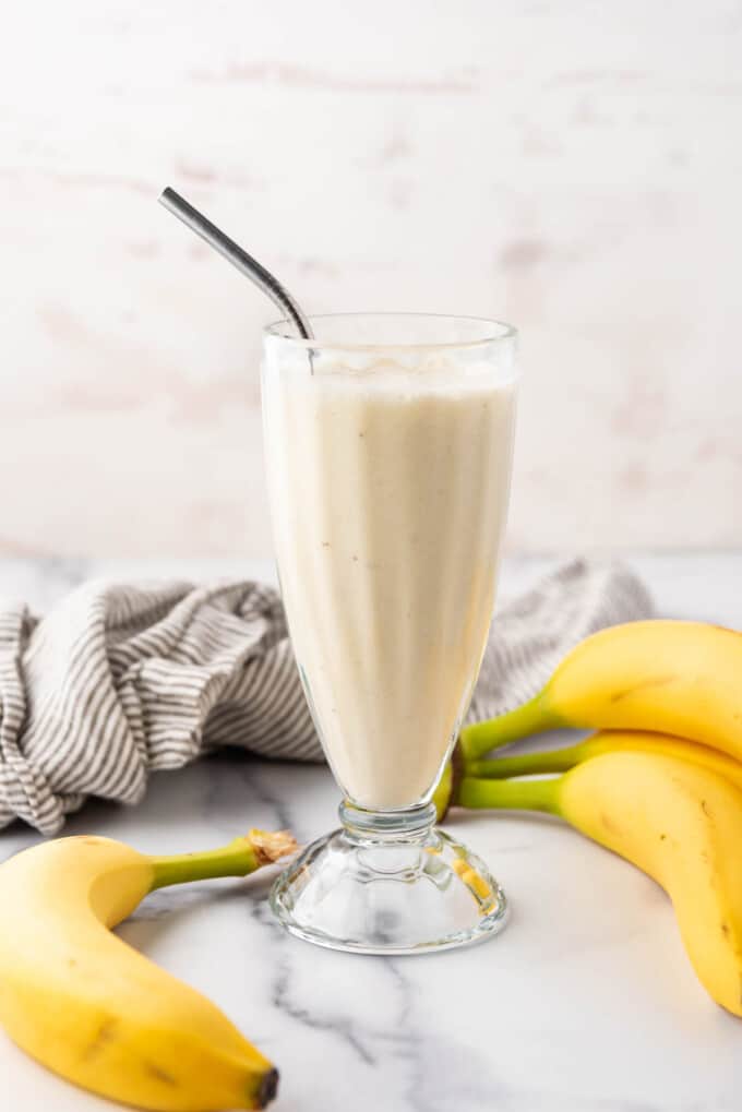 Bananas con Leche (Costa Rican Banana Smoothie Recipe) - House of Nash Eats