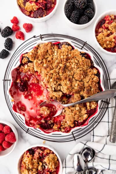 Easy Mixed Berry Crisp (with fresh or frozen berries) - House of Nash Eats